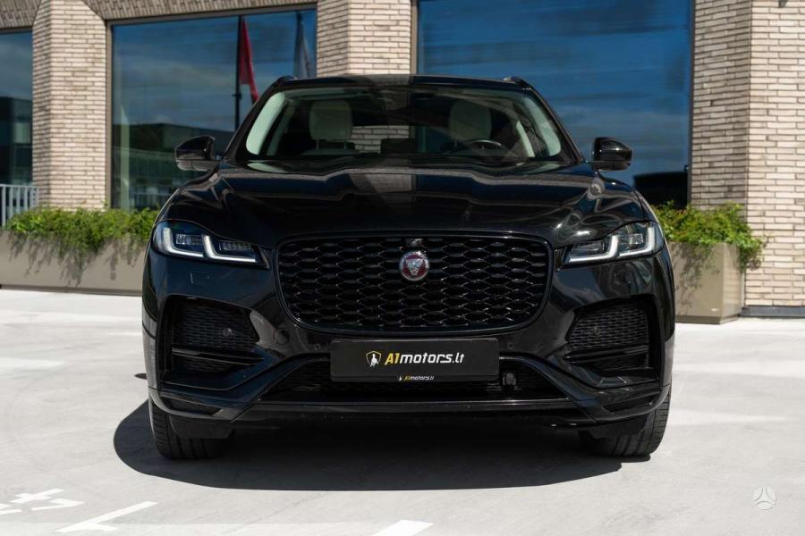 Black Jaguar F-Pace 2021 in Vilnius, with an engine capacity of 2.00 L and mileage of 65 thousand km for 29950 €, photo 6 on AUTOMOTO.COM.LV