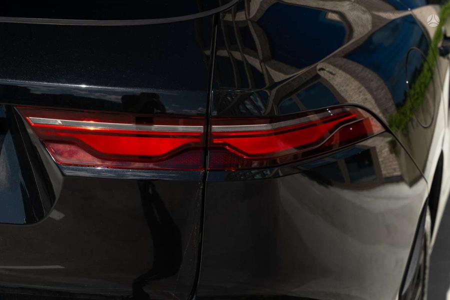 Black Jaguar F-Pace 2021 in Vilnius, with an engine capacity of 2.00 L and mileage of 65 thousand km for 29950 €, photo 13 on AUTOMOTO.COM.LV