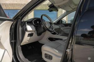 Black Jaguar F-Pace 2021 in Vilnius, with an engine capacity of 2.00 L and mileage of 65 thousand km for 29950 €, photo 15 on AUTOMOTO.COM.LV