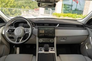 Black Jaguar F-Pace 2021 in Vilnius, with an engine capacity of 2.00 L and mileage of 65 thousand km for 29950 €, photo 16 on AUTOMOTO.COM.LV
