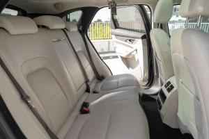 Black Jaguar F-Pace 2021 in Vilnius, with an engine capacity of 2.00 L and mileage of 65 thousand km for 29950 €, photo 19 on AUTOMOTO.COM.LV