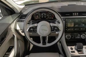 Black Jaguar F-Pace 2021 in Vilnius, with an engine capacity of 2.00 L and mileage of 65 thousand km for 29950 €, photo 23 on AUTOMOTO.COM.LV