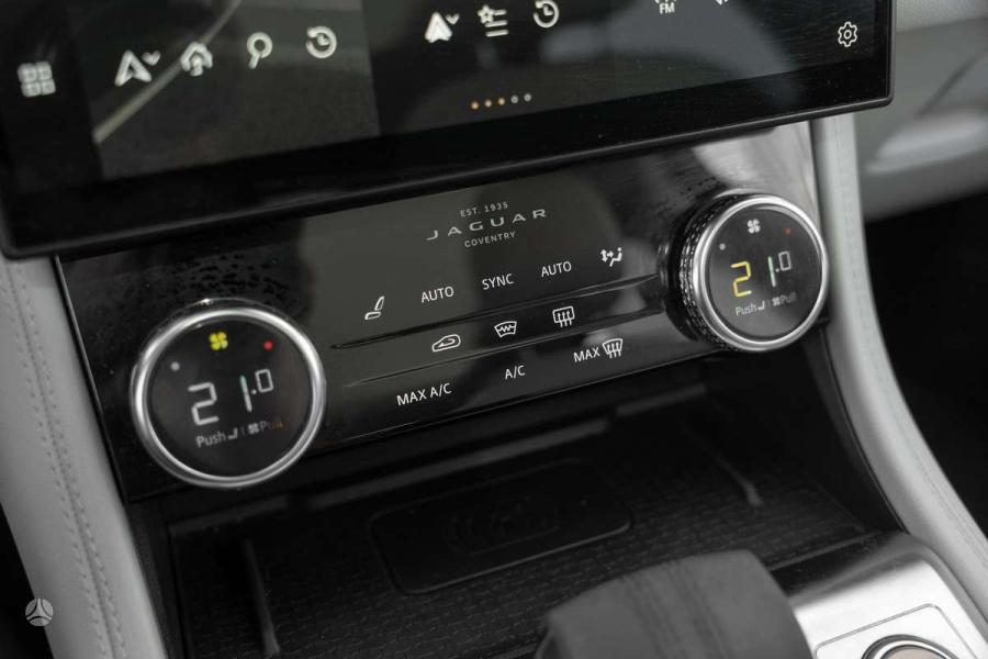 Black Jaguar F-Pace 2021 in Vilnius, with an engine capacity of 2.00 L and mileage of 65 thousand km for 29950 €, photo 27 on AUTOMOTO.COM.LV