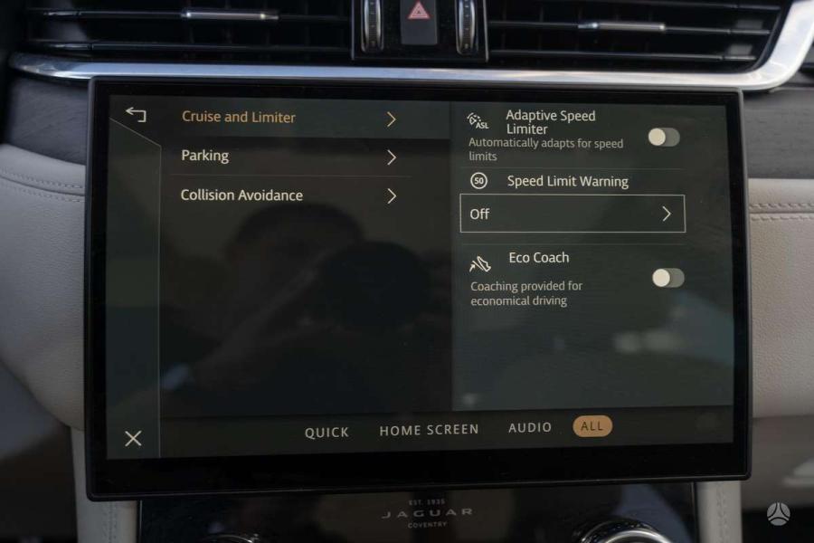 Black Jaguar F-Pace 2021 in Vilnius, with an engine capacity of 2.00 L and mileage of 65 thousand km for 29950 €, photo 32 on AUTOMOTO.COM.LV