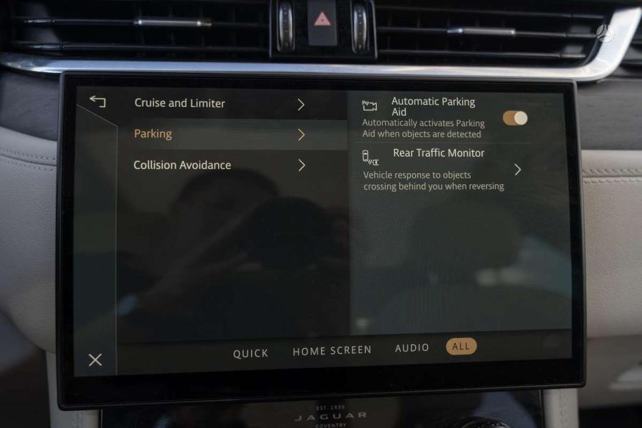 Black Jaguar F-Pace 2021 in Vilnius, with an engine capacity of 2.00 L and mileage of 65 thousand km for 29950 €, photo 33 on AUTOMOTO.COM.LV