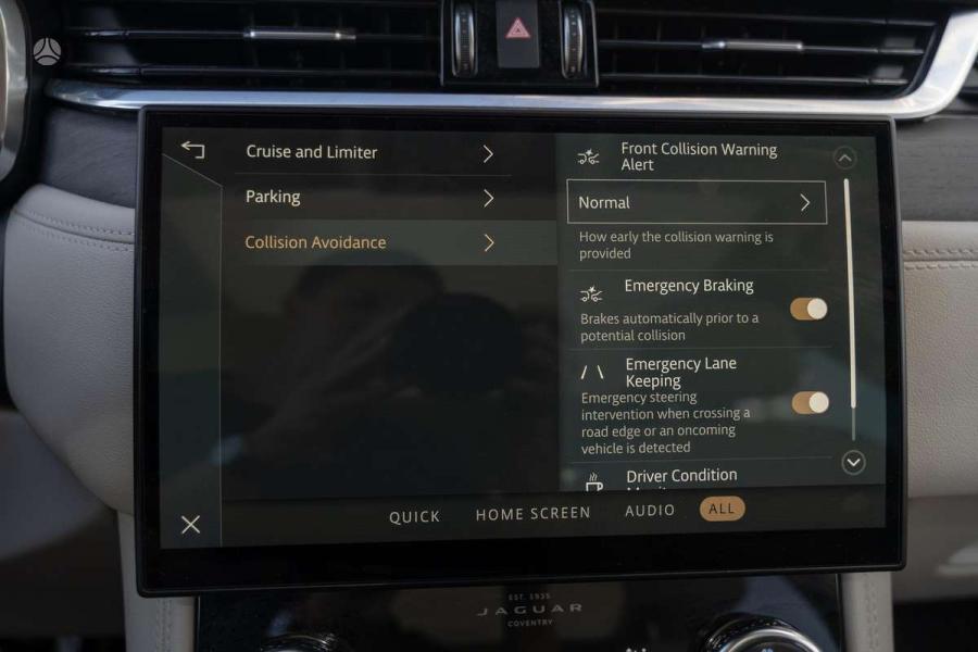 Black Jaguar F-Pace 2021 in Vilnius, with an engine capacity of 2.00 L and mileage of 65 thousand km for 29950 €, photo 34 on AUTOMOTO.COM.LV