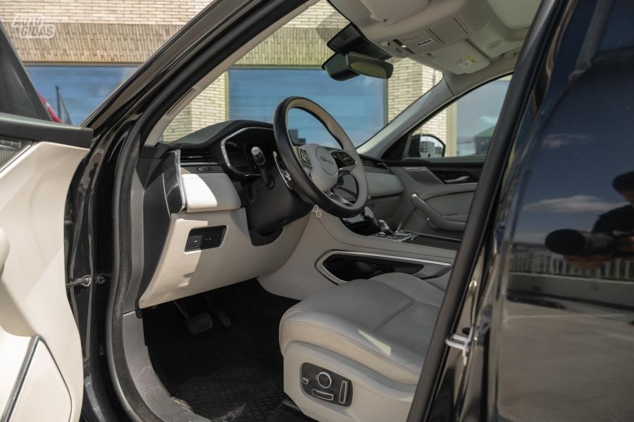 Melns Jaguar F-Pace 2021 Viļņa, ar dzinēja tilpumu 2.00 L un nobraukumu 65 tūkst. km par 29950 €, foto 15 vietnē AUTOMOTO.COM.LV