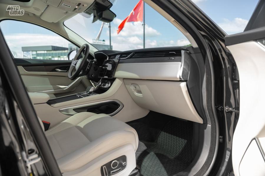 Melns Jaguar F-Pace 2021 Viļņa, ar dzinēja tilpumu 2.00 L un nobraukumu 65 tūkst. km par 29950 €, foto 17 vietnē AUTOMOTO.COM.LV