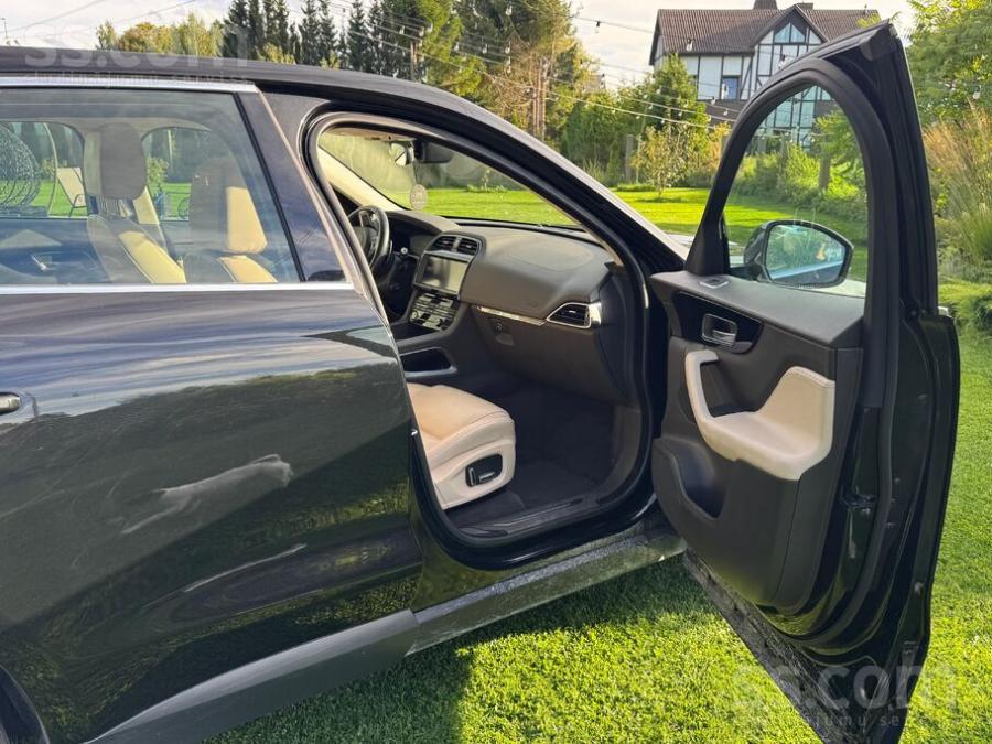 Black Jaguar F-Pace 2021 in Riga, with an engine capacity of 2.00 L and mileage of 83 thousand km for 19500 €, photo 6 on AUTOMOTO.COM.LV
