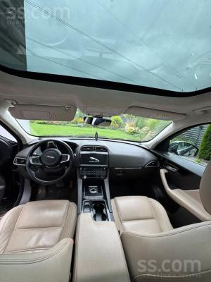 Black Jaguar F-Pace 2021 in Riga, with an engine capacity of 2.00 L and mileage of 83 thousand km for 19500 €, photo 8 on AUTOMOTO.COM.LV