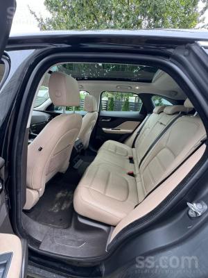 Black Jaguar F-Pace 2021 in Riga, with an engine capacity of 2.00 L and mileage of 83 thousand km for 19500 €, photo 9 on AUTOMOTO.COM.LV