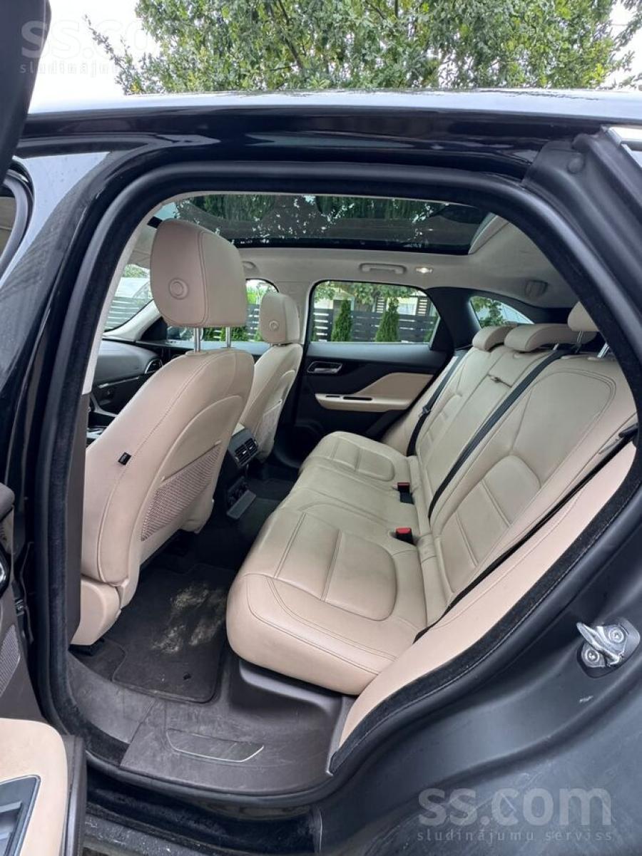 Black Jaguar F-Pace 2021 in Riga, with an engine capacity of 2.00 L and mileage of 83 thousand km for 19500 €, photo 9 on AUTOMOTO.COM.LV