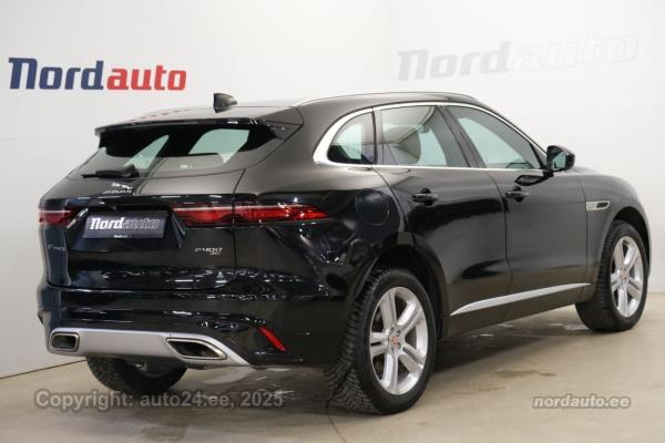 Melns Jaguar F-Pace 2023 Tallina, ar dzinēja tilpumu 3.00 L un nobraukumu 50 tūkst. km par 57900 €, foto 2 vietnē AUTOMOTO.COM.LV