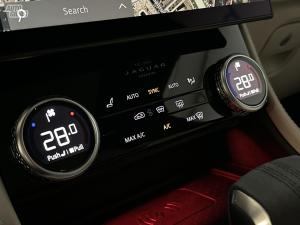 Melns Jaguar F-Pace 2024 Viļņa, ar dzinēja tilpumu 3.00 L un nobraukumu 21 tūkst. km par 52000 €, foto 21 vietnē AUTOMOTO.COM.LV