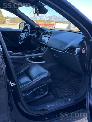 Melns Jaguar F-Pace 2017 Bauska, ar dzinēja tilpumu 2.00 L un nobraukumu 191 tūkst. km par 12000 €, foto 17 vietnē AUTOMOTO.COM.LV