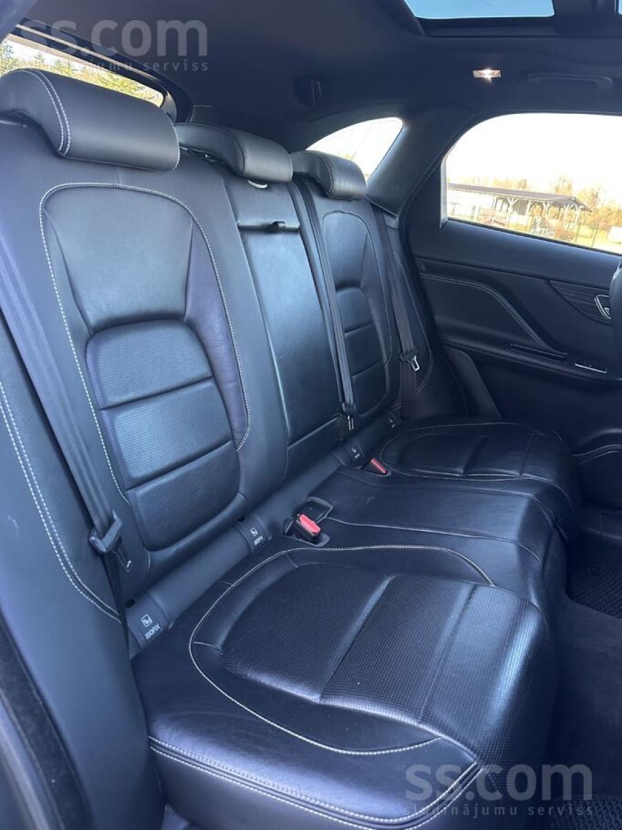 Melns Jaguar F-Pace 2017 Bauska, ar dzinēja tilpumu 2.00 L un nobraukumu 191 tūkst. km par 12000 €, foto 18 vietnē AUTOMOTO.COM.LV