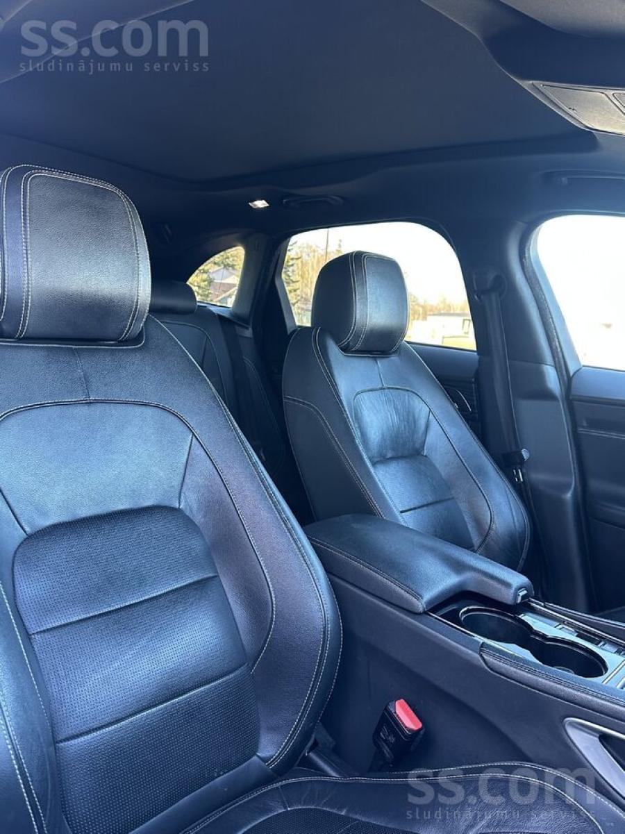 Melns Jaguar F-Pace 2017 Bauska, ar dzinēja tilpumu 2.00 L un nobraukumu 191 tūkst. km par 12000 €, foto 21 vietnē AUTOMOTO.COM.LV