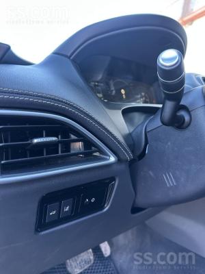 Melns Jaguar F-Pace 2017 Bauska, ar dzinēja tilpumu 2.00 L un nobraukumu 191 tūkst. km par 12000 €, foto 24 vietnē AUTOMOTO.COM.LV