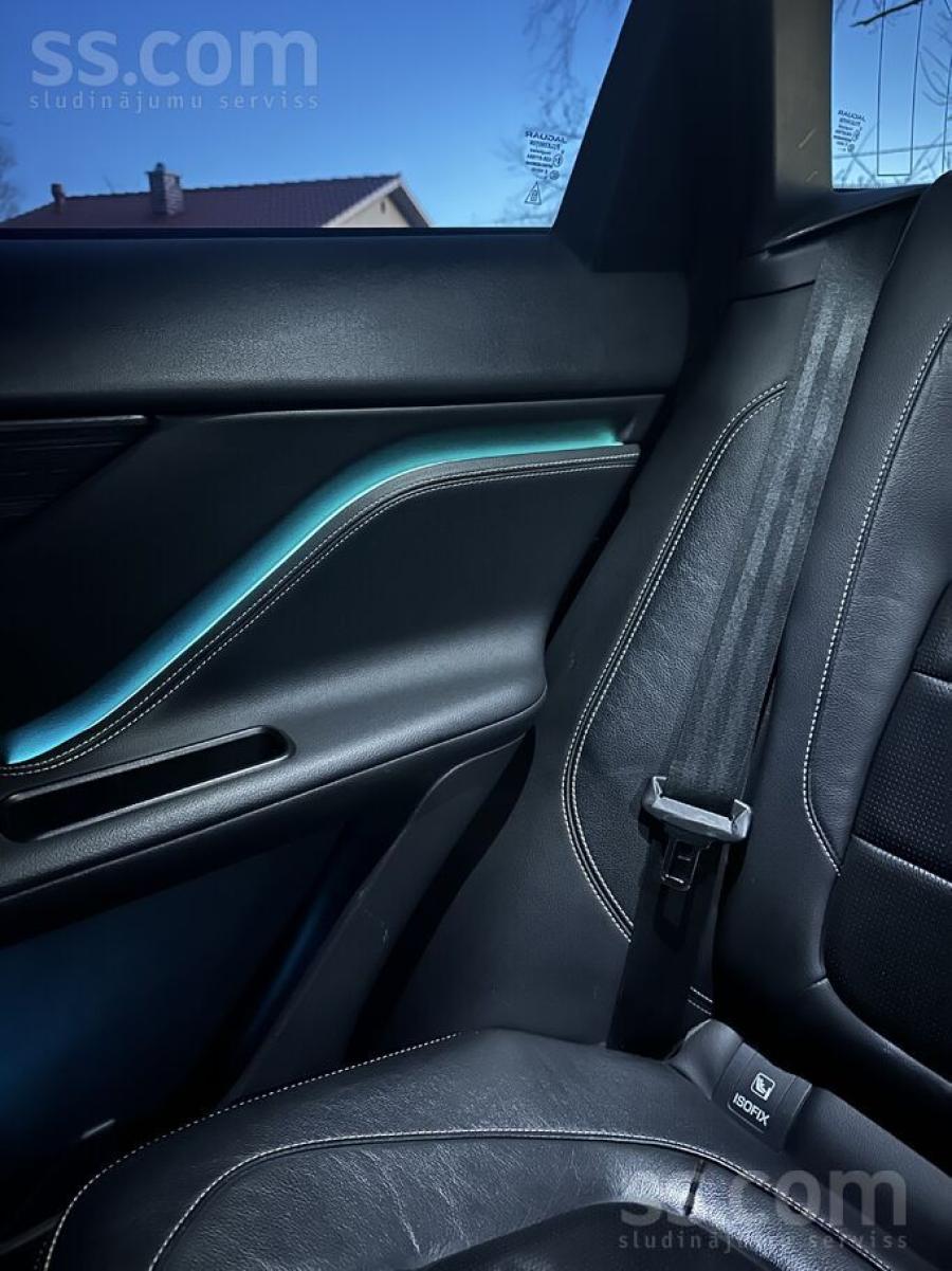 Melns Jaguar F-Pace 2017 Bauska, ar dzinēja tilpumu 2.00 L un nobraukumu 191 tūkst. km par 12000 €, foto 25 vietnē AUTOMOTO.COM.LV