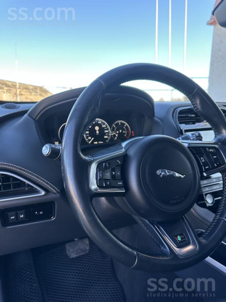 Melns Jaguar F-Pace 2017 Bauska, ar dzinēja tilpumu 2.00 L un nobraukumu 191 tūkst. km par 12000 €, foto 30 vietnē AUTOMOTO.COM.LV