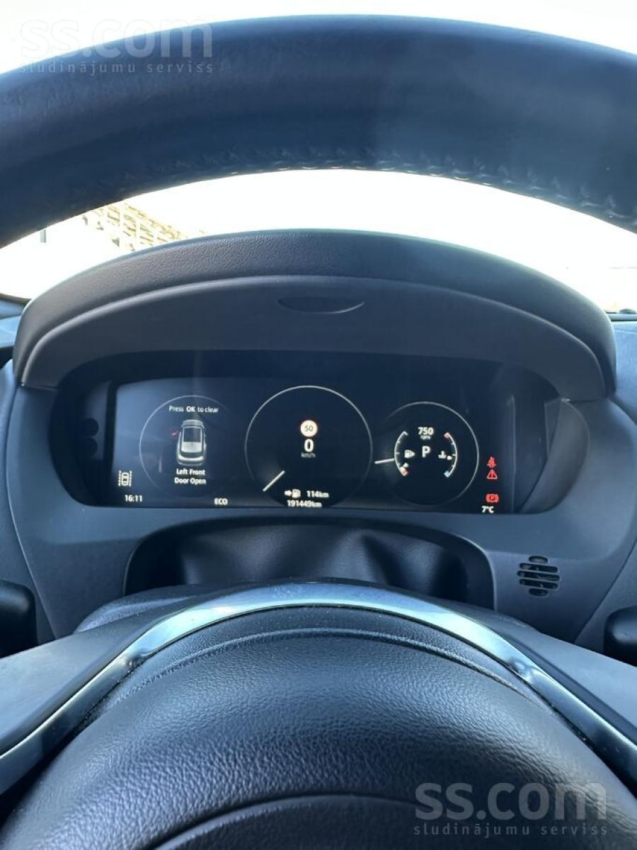 Melns Jaguar F-Pace 2017 Bauska, ar dzinēja tilpumu 2.00 L un nobraukumu 191 tūkst. km par 12000 €, foto 31 vietnē AUTOMOTO.COM.LV