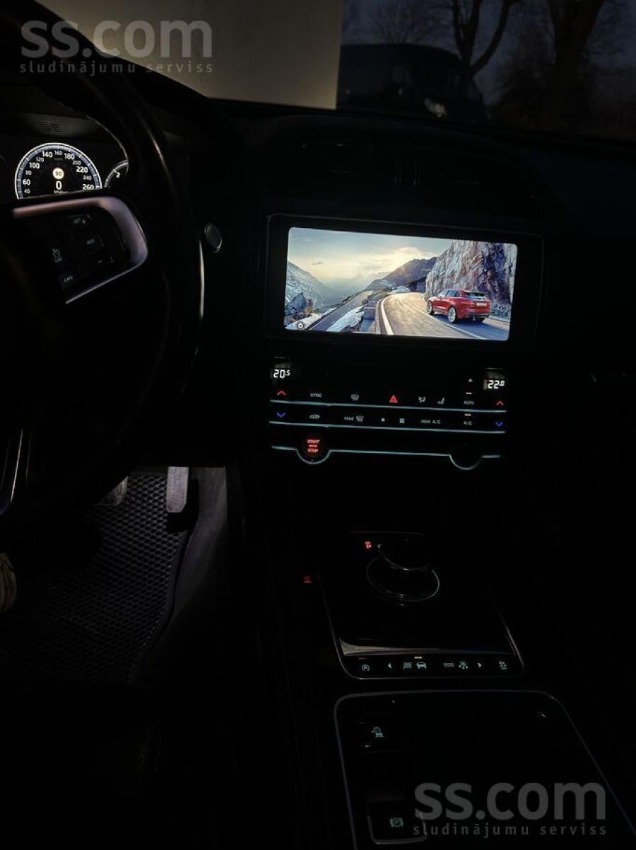 Melns Jaguar F-Pace 2017 Bauska, ar dzinēja tilpumu 2.00 L un nobraukumu 191 tūkst. km par 12000 €, foto 35 vietnē AUTOMOTO.COM.LV