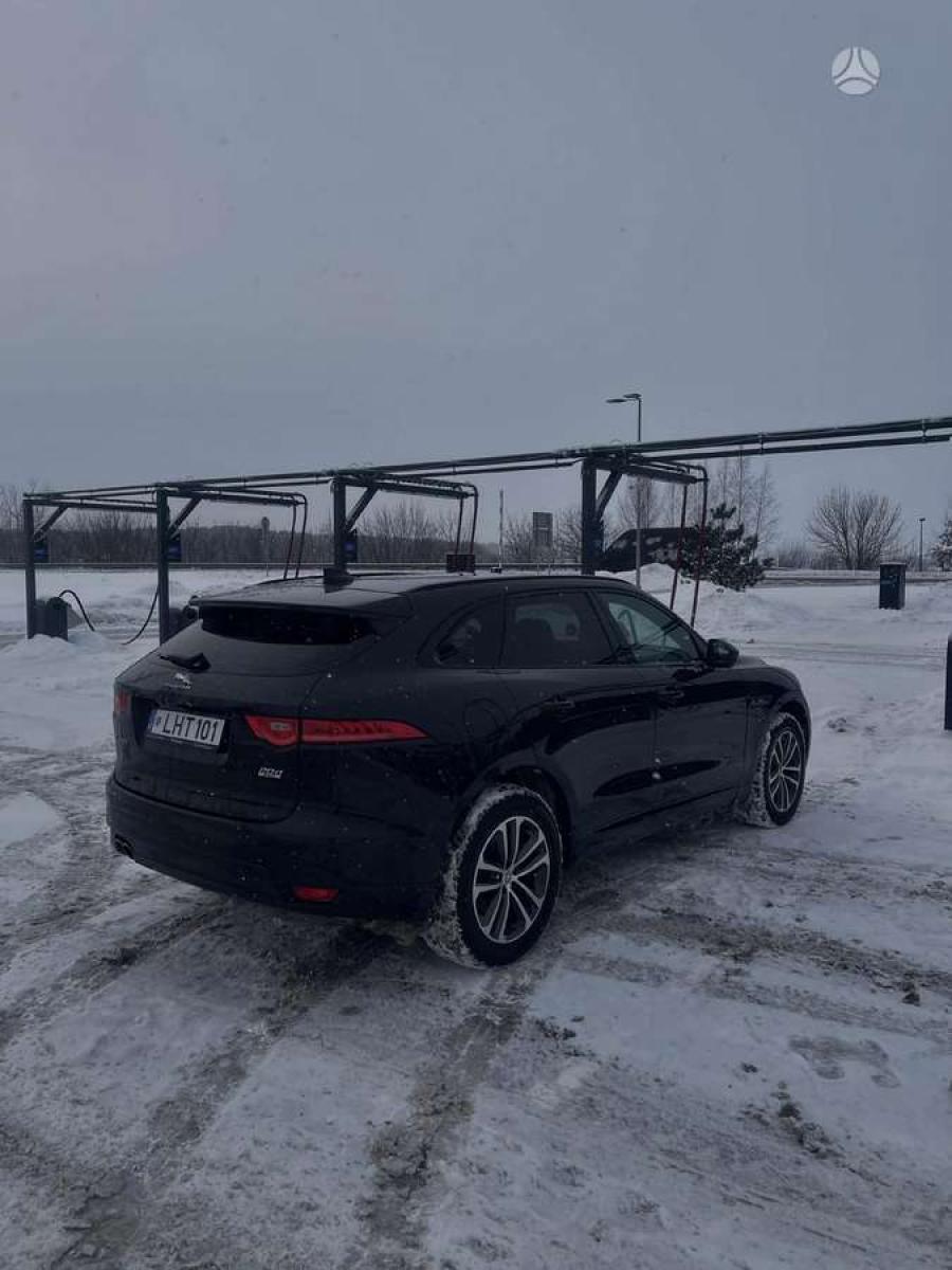 Melns Jaguar F-Pace 2020 Kauņa, ar dzinēja tilpumu 2.00 L un nobraukumu 165 tūkst. km par 24999 €, foto 4 vietnē AUTOMOTO.COM.LV