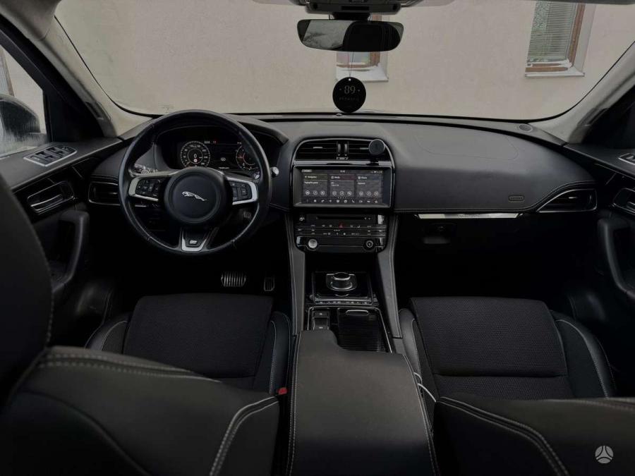 Melns Jaguar F-Pace 2020 Kauņa, ar dzinēja tilpumu 2.00 L un nobraukumu 165 tūkst. km par 24999 €, foto 6 vietnē AUTOMOTO.COM.LV