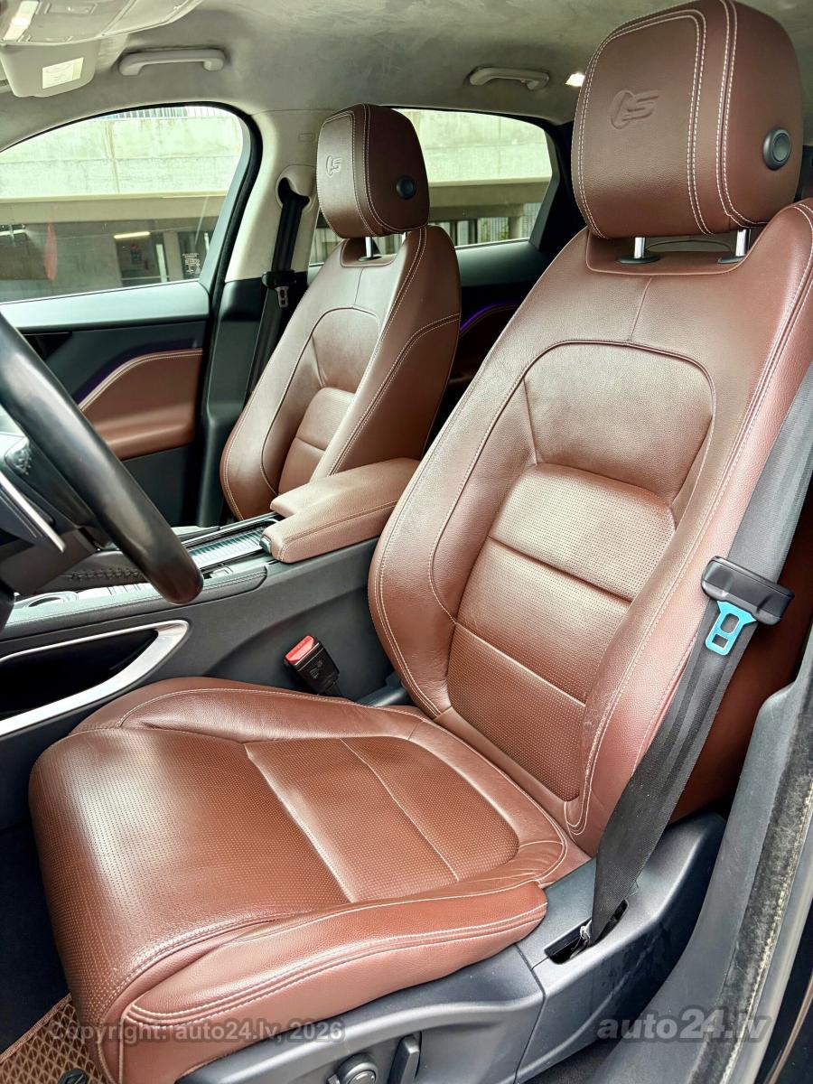 Melns Jaguar F-Pace 2016 Tartu, ar dzinēja tilpumu 3.00 L un nobraukumu 193 tūkst. km par 21000 €, foto 10 vietnē AUTOMOTO.COM.LV