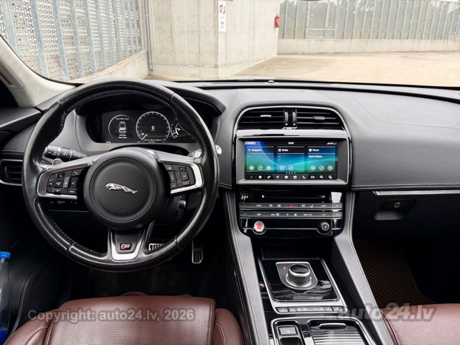 Melns Jaguar F-Pace 2016 Tartu, ar dzinēja tilpumu 3.00 L un nobraukumu 193 tūkst. km par 21000 €, foto 13 vietnē AUTOMOTO.COM.LV