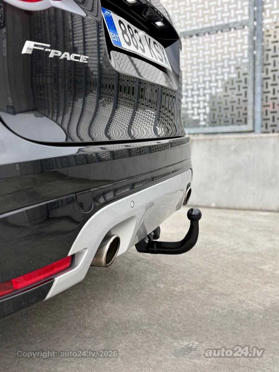 Melns Jaguar F-Pace 2016 Tartu, ar dzinēja tilpumu 3.00 L un nobraukumu 193 tūkst. km par 21000 €, foto 19 vietnē AUTOMOTO.COM.LV