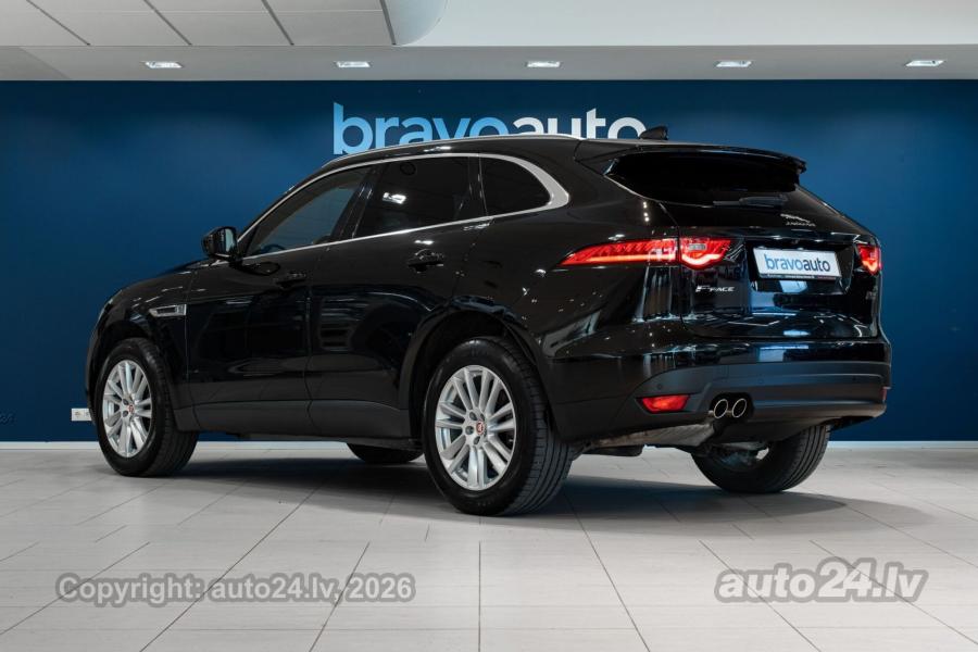 Black Jaguar F-Pace 2020 in Tallinn, with an engine capacity of 2.00 L and mileage of 57 thousand km for 25900 €, photo 5 on AUTOMOTO.COM.LV