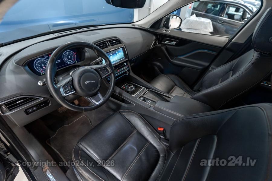 Black Jaguar F-Pace 2020 in Tallinn, with an engine capacity of 2.00 L and mileage of 57 thousand km for 25900 €, photo 6 on AUTOMOTO.COM.LV