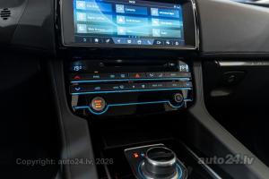 Black Jaguar F-Pace 2020 in Tallinn, with an engine capacity of 2.00 L and mileage of 57 thousand km for 25900 €, photo 12 on AUTOMOTO.COM.LV