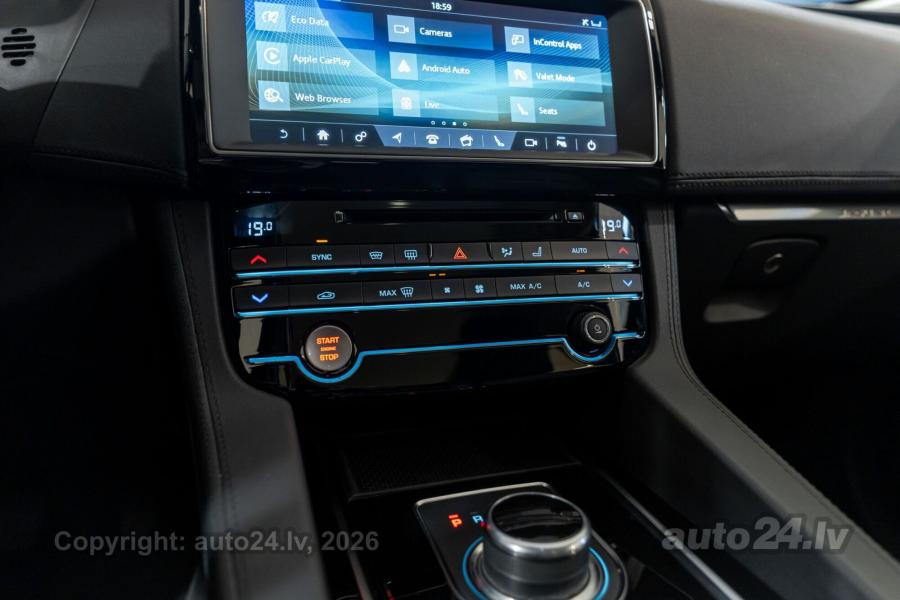 Black Jaguar F-Pace 2020 in Tallinn, with an engine capacity of 2.00 L and mileage of 57 thousand km for 25900 €, photo 12 on AUTOMOTO.COM.LV