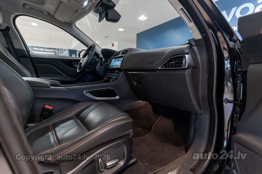Black Jaguar F-Pace 2020 in Tallinn, with an engine capacity of 2.00 L and mileage of 57 thousand km for 25900 €, photo 14 on AUTOMOTO.COM.LV