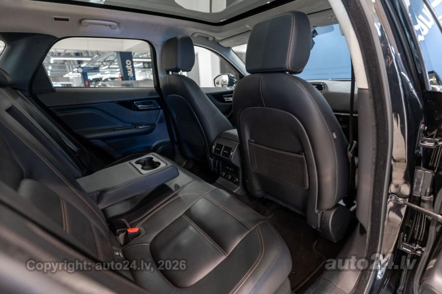 Black Jaguar F-Pace 2020 in Tallinn, with an engine capacity of 2.00 L and mileage of 57 thousand km for 25900 €, photo 15 on AUTOMOTO.COM.LV