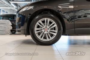 Black Jaguar F-Pace 2020 in Tallinn, with an engine capacity of 2.00 L and mileage of 57 thousand km for 25900 €, photo 19 on AUTOMOTO.COM.LV