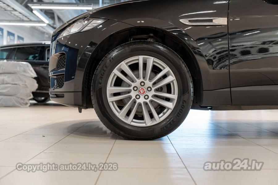 Black Jaguar F-Pace 2020 in Tallinn, with an engine capacity of 2.00 L and mileage of 57 thousand km for 25900 €, photo 19 on AUTOMOTO.COM.LV
