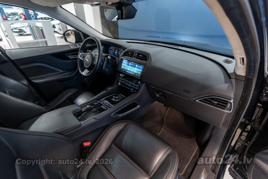 Black Jaguar F-Pace 2020 in Tallinn, with an engine capacity of 2.00 L and mileage of 57 thousand km for 25900 €, photo 21 on AUTOMOTO.COM.LV