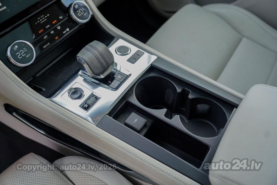 Melns Jaguar F-Pace 2021 Tallina, ar dzinēja tilpumu 2.00 L un nobraukumu 37 tūkst. km par 41000 €, foto 11 vietnē AUTOMOTO.COM.LV