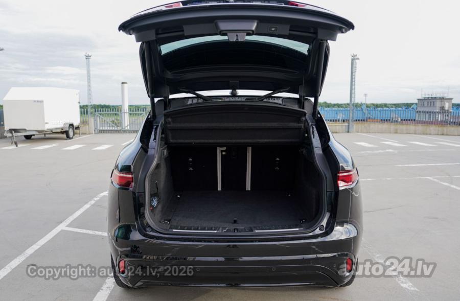Melns Jaguar F-Pace 2021 Tallina, ar dzinēja tilpumu 2.00 L un nobraukumu 37 tūkst. km par 41000 €, foto 13 vietnē AUTOMOTO.COM.LV
