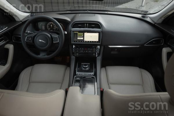 Blue Jaguar F-Pace 2016 in Jelgava, with an engine capacity of 2.00 L and mileage of 168 thousand km for 13900 €, photo 8 on AUTOMOTO.COM.LV