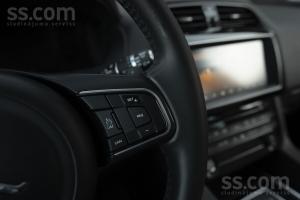 Zils Jaguar F-Pace 2016 Jelgava, ar dzinēja tilpumu 2.00 L un nobraukumu 168 tūkst. km par 13900 €, foto 13 vietnē AUTOMOTO.COM.LV