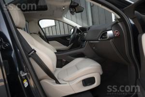 Zils Jaguar F-Pace 2016 Jelgava, ar dzinēja tilpumu 2.00 L un nobraukumu 168 tūkst. km par 13900 €, foto 17 vietnē AUTOMOTO.COM.LV