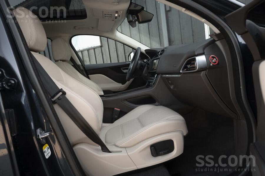 Zils Jaguar F-Pace 2016 Jelgava, ar dzinēja tilpumu 2.00 L un nobraukumu 168 tūkst. km par 13900 €, foto 17 vietnē AUTOMOTO.COM.LV