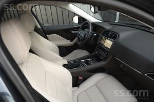 Zils Jaguar F-Pace 2016 Jelgava, ar dzinēja tilpumu 2.00 L un nobraukumu 168 tūkst. km par 13900 €, foto 18 vietnē AUTOMOTO.COM.LV