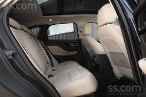 Zils Jaguar F-Pace 2016 Jelgava, ar dzinēja tilpumu 2.00 L un nobraukumu 168 tūkst. km par 13900 €, foto 20 vietnē AUTOMOTO.COM.LV