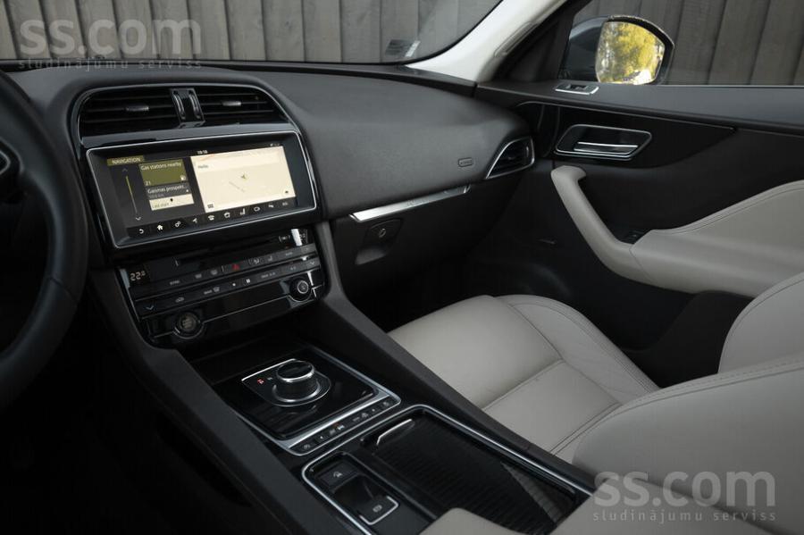 Zils Jaguar F-Pace 2016 Jelgava, ar dzinēja tilpumu 2.00 L un nobraukumu 168 tūkst. km par 13900 €, foto 24 vietnē AUTOMOTO.COM.LV
