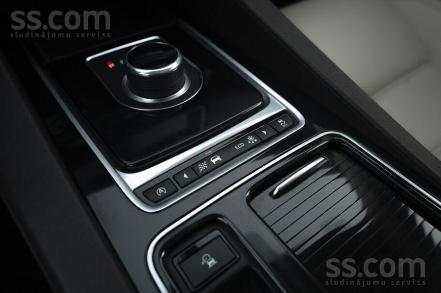 Zils Jaguar F-Pace 2016 Jelgava, ar dzinēja tilpumu 2.00 L un nobraukumu 168 tūkst. km par 13900 €, foto 25 vietnē AUTOMOTO.COM.LV